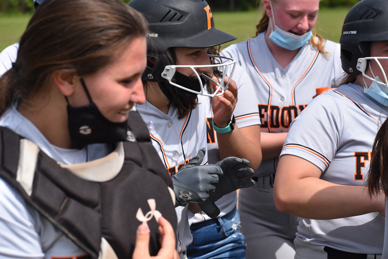 First-inning fun | News, Sports, Jobs - Observer Today